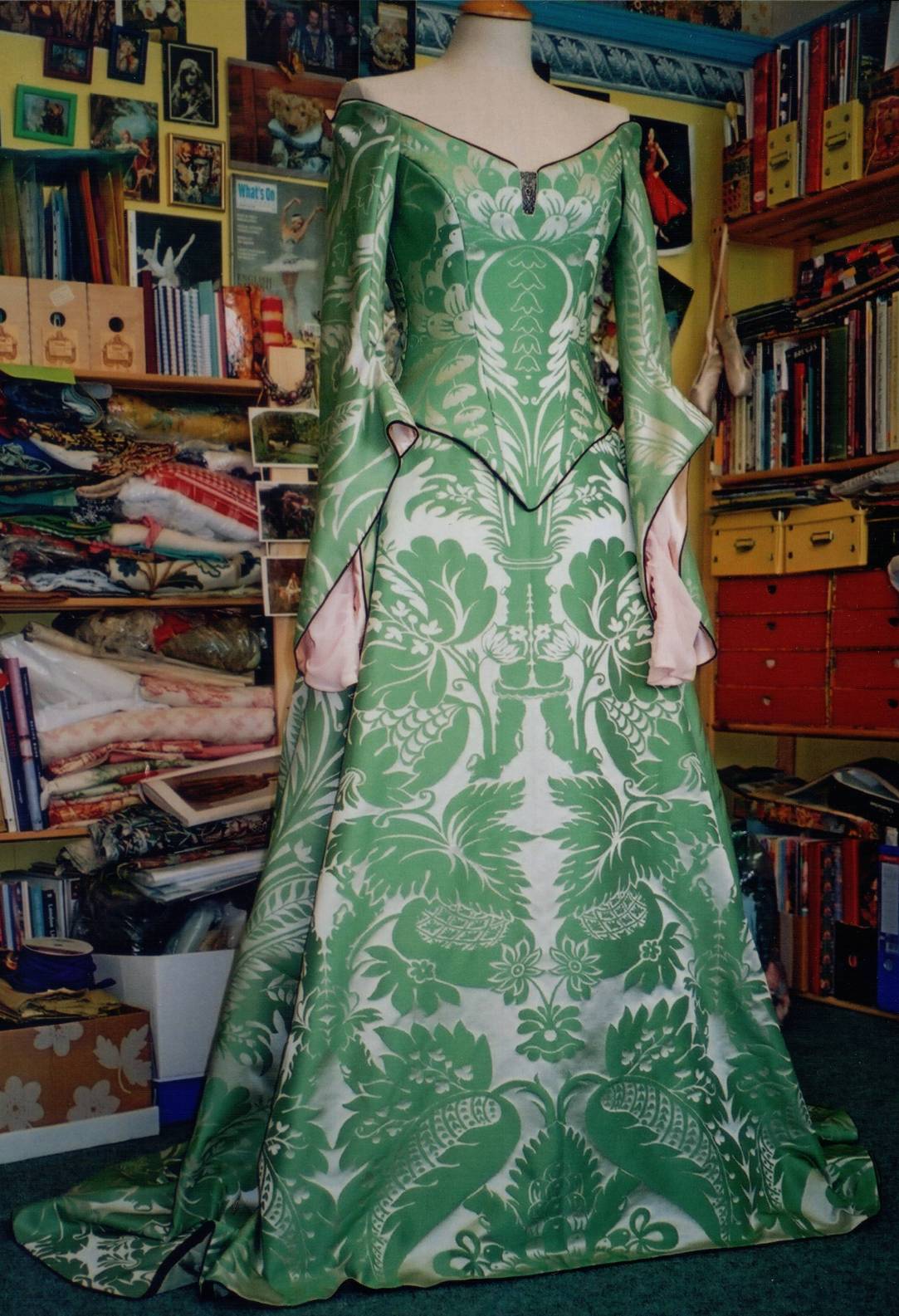 Rossetti Costumes and Bridal Gowns - Pre-Raphaelite / Medieval Wedding ...